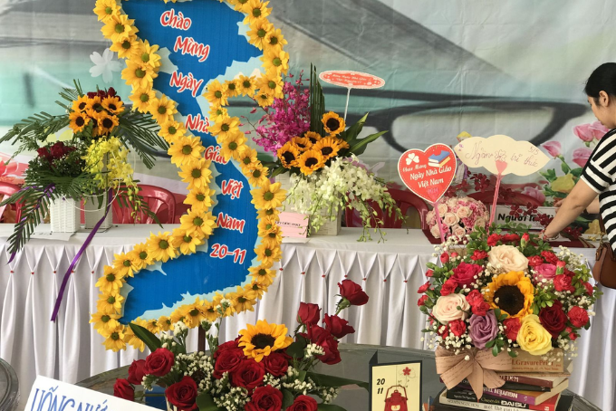 Tổng hợp mẫu cắm hoa 8-3, 20-11 ĐƠN GIẢN ý nghĩa đến ĐỘC ĐÁO ĐOẠT GIẢI